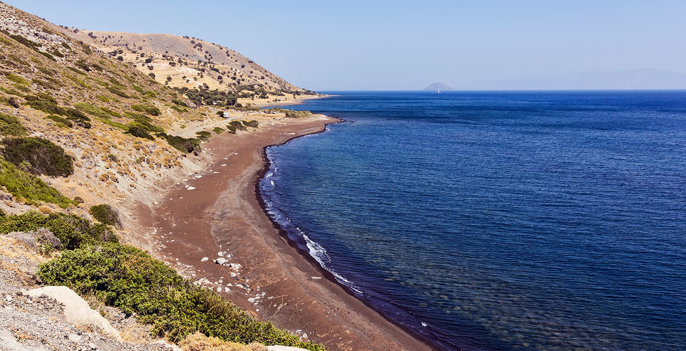 Νίσυρος: Το Διάσημο Ηφαιστειογενές Νησί | Hellenic Seaways